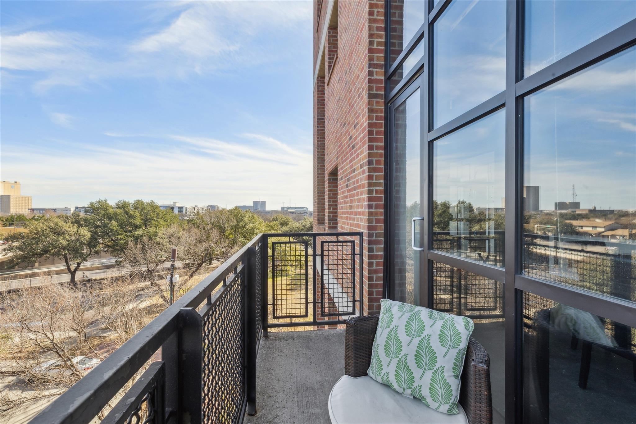 Featured Split-Level Loft For Sale | 3110 Thomas Ave #513 | Dallas TX Lofts