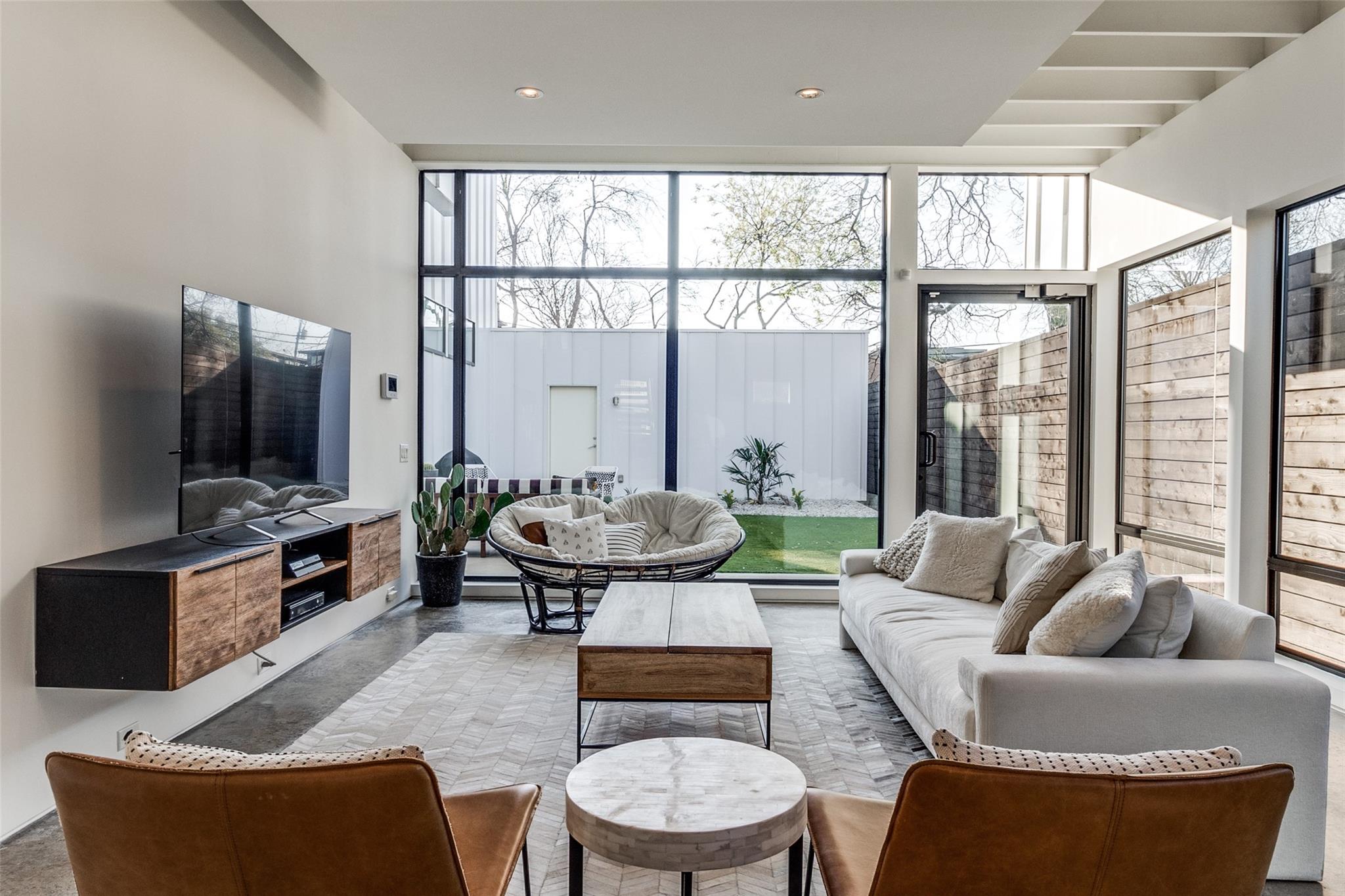 A Loft-Style Gem in the Heart of Dallas: Chic, Modern, and Zero HOA ...