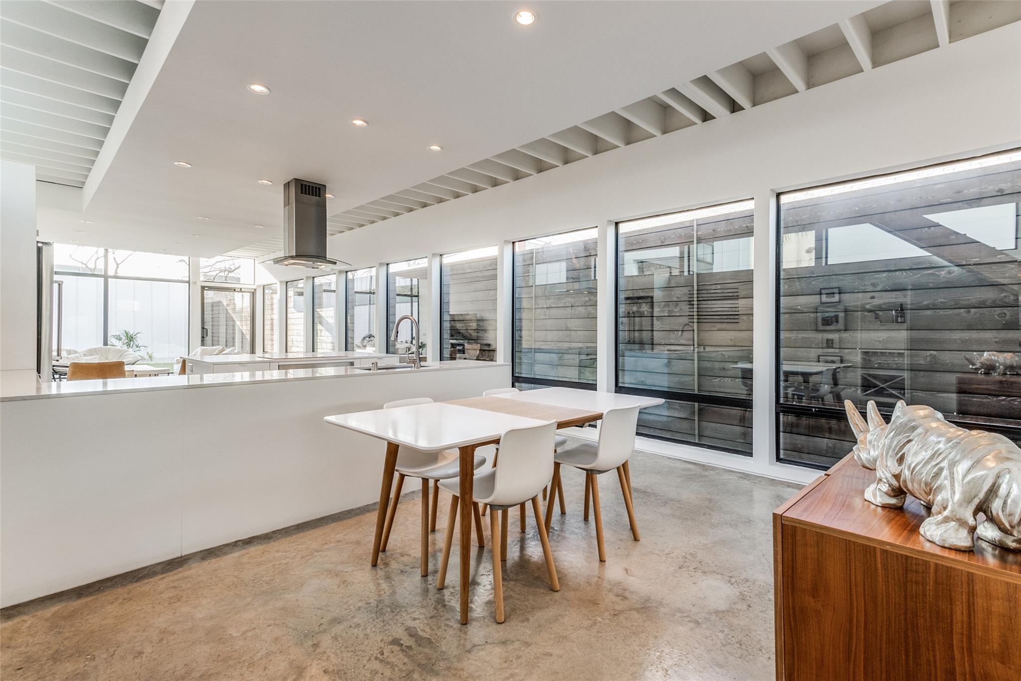 A Loft-Style Gem in the Heart of Dallas: Chic, Modern, and Zero HOA ...